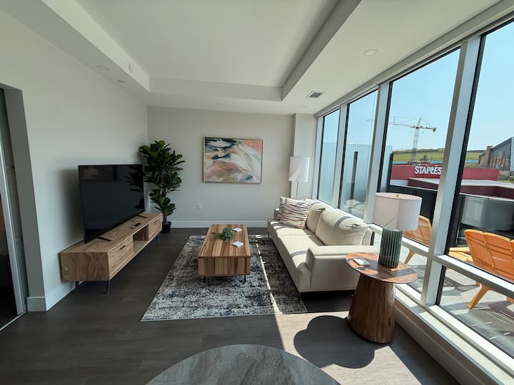 Downtown, Bright & Vibrant 1 Br - Halifax, NS, Canada