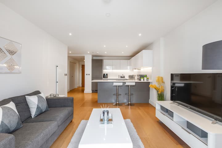 Chic Luxury Apt|gym|balcony|5min To Stadium & Tube - Harrow