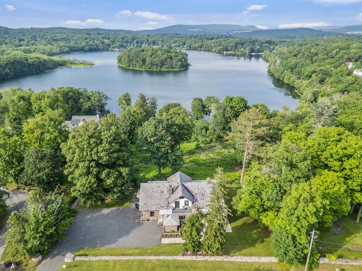 Winter Lake House|5 King Beds|fireplace|sleeps12 - Greenwood Lake, NY