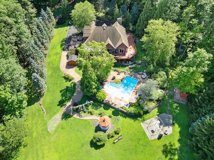 Luxury 10br Escape W/ Pool, Hot Tub & Game Lounge - Bear Mountain, NY