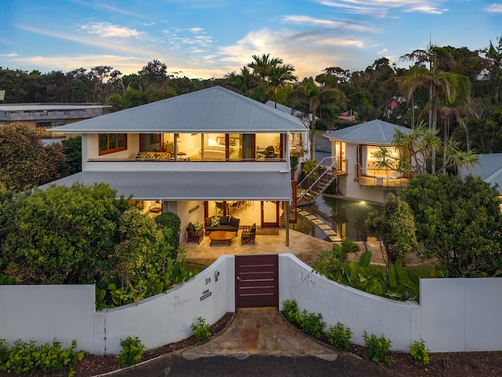 Beachfront Oasis - Ocean Views - Steps To Shops - Byron Bay