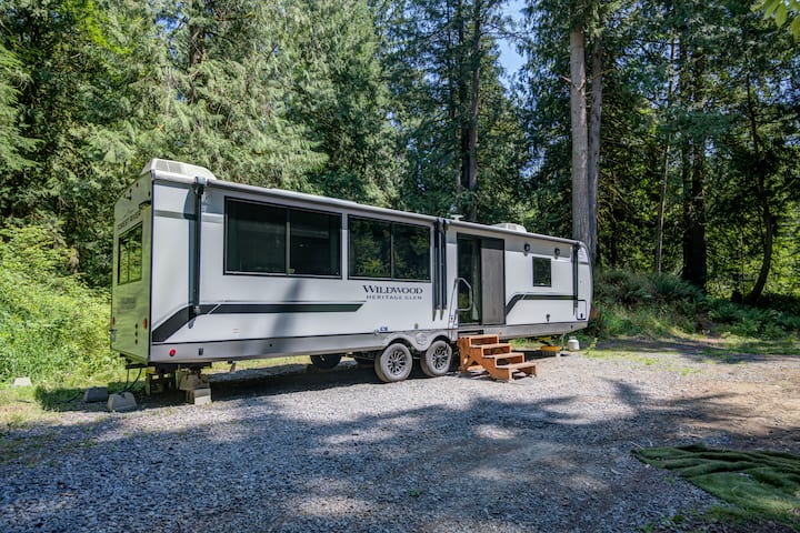 Riverfront Rv W/hot Tub On Farm - Enumclaw, WA
