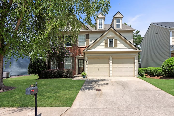 4br Home • Near Ga-400 • Quiet Stay - Cumming, GA