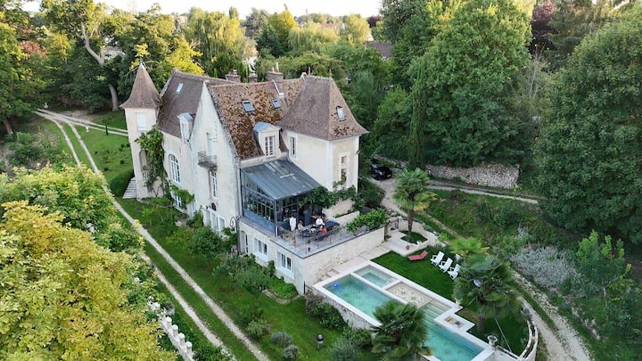 French Chateau/castle & Pool, Paris 35 Minutes - Crépy-en-Valois