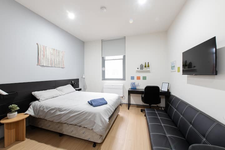 Private Studio Apartment Hotel For Non-fussy Guest - Melbourne