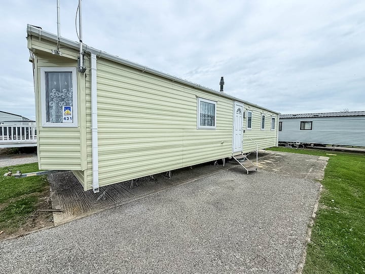 Cosy Caravan At Seawick Holiday Park Ref 27431sw - Clacton-on-Sea