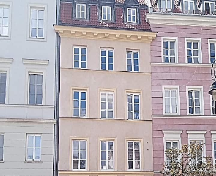 Budget-friendly Old Town Sojourn - Varsovia