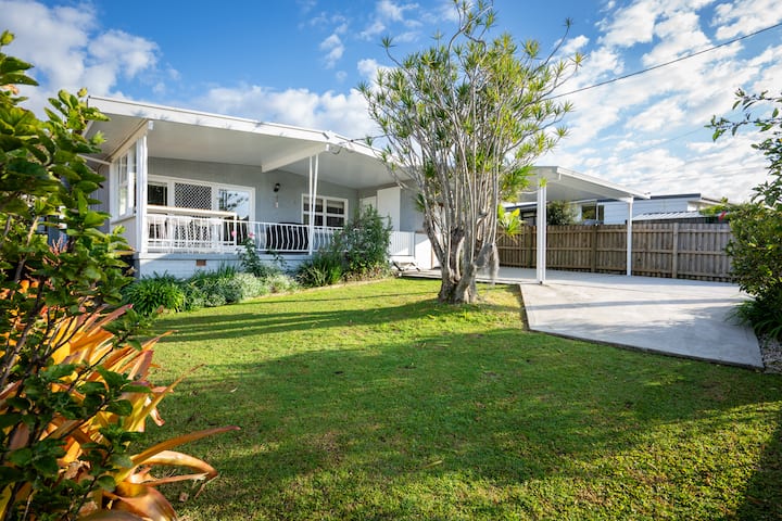Magnolia Homestead: 2 Dwellings, 4-5 Bedrooms - Coffs Harbour