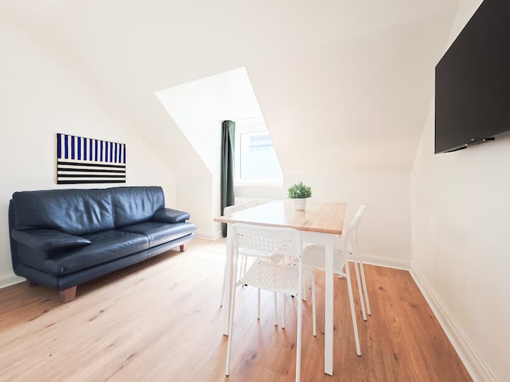 Raj Living - Attic Apartment - 5 Min Messe Dus - Düsseldorf