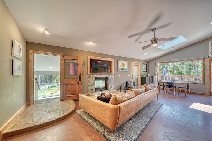 Mountain Oasis | Artistic Retreat W/ Spa & Patios - Leadville, CO