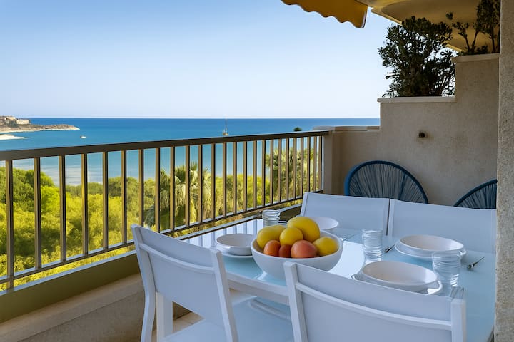 Beachfront · Seaview · Pool & Loungers · Best Stay - Salou
