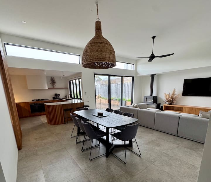 Laid-back Luxe By The Coast - Point Lonsdale
