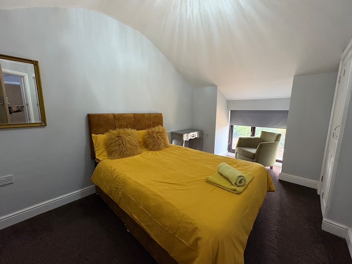 4 Bedrooms 2 Baths Entire Place - 斯塔福德