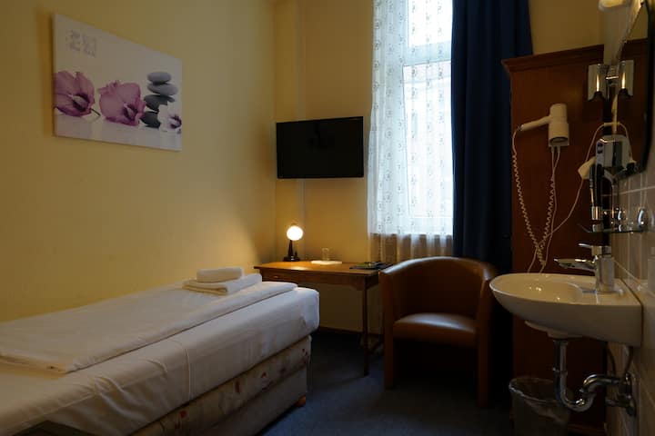 Practical Economy Single Room Close To Ku'damm - Berlin