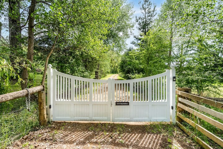 Wyndarra: Country Estate, Cosy Retreat - New Norfolk