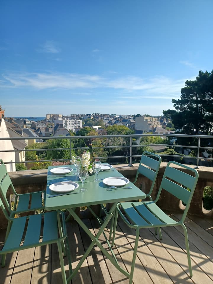 Appartement Centre. Vue Mer. 2 Chambres. Parking - Dinard