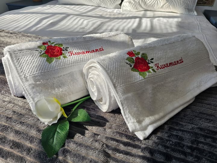 Kwamanzi Guest Farm - Standard Chalet 1 - Magaliesburg