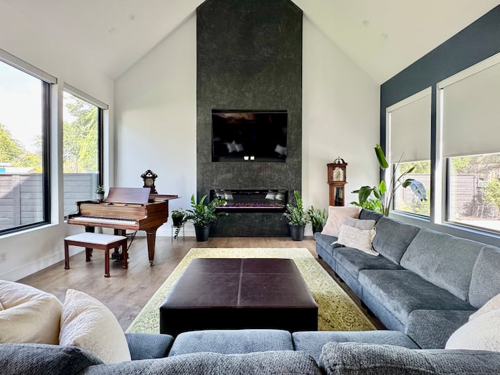 Centrally Located Getaway Homes - Austin