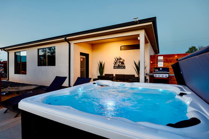 Kanab 3br Near Zion & Bryce: Dinos, Hot Tub, Views - Kanab, UT