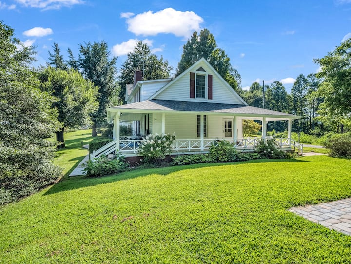 Judd’s Peak, Saluda Farmhouse - Saluda, NC