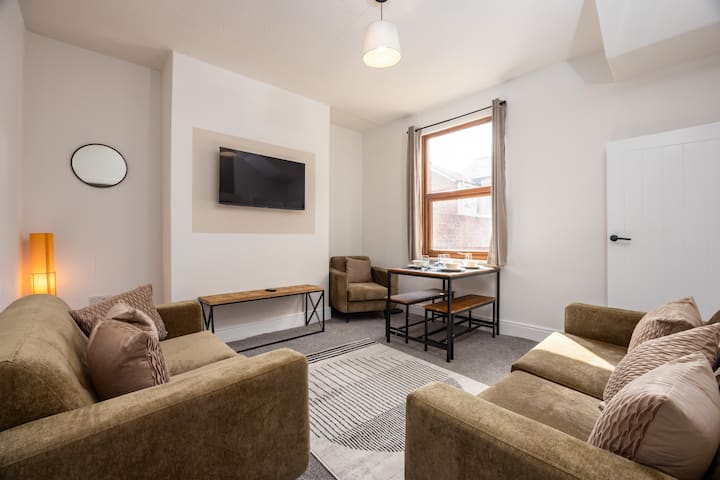 Central 4br Home In Darlington – Near Station - Darlington