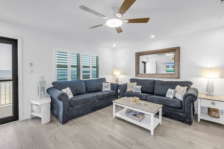 Gorgeous Water Views, Private Beach, Suite #301 - Treasure Island, FL