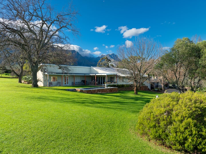 Winelands Manor House - Panoramic Gardens & Pool - Stellenbosch