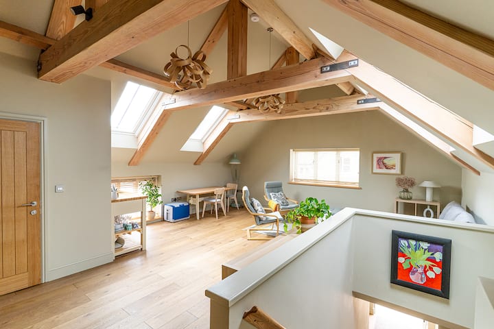Light & Modern Barn Conversion - Rutland