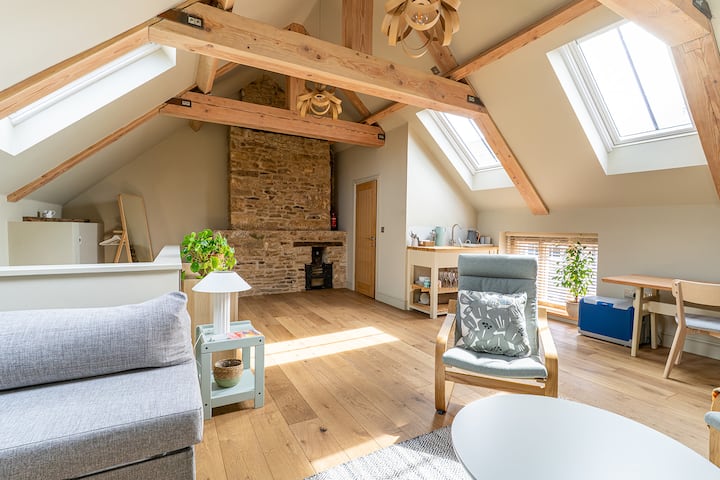 Light & Modern Barn Conversion - Rutland