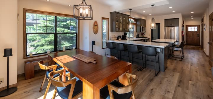 Spacious Home W/ Pristine Mountain Views - Truckee, CA