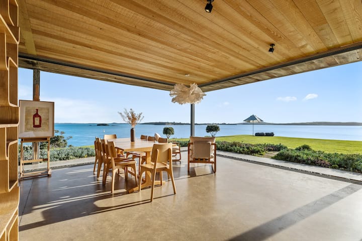 Luxury Clifftop Retreat - Waiheke Island