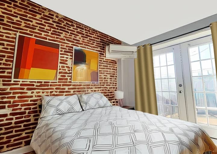 Downtown Mini Apt Parking Available - Baltimore, MD