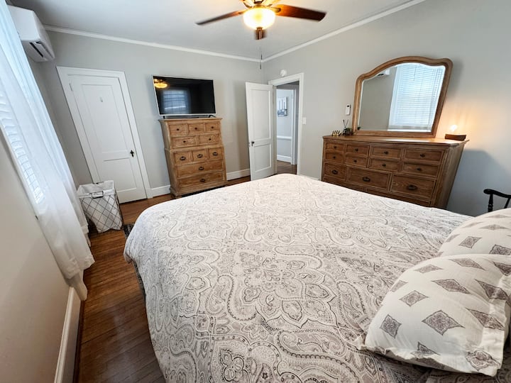 Central Haven | 2 Mins From Downtown | 2bd/1bt - Danville, VA