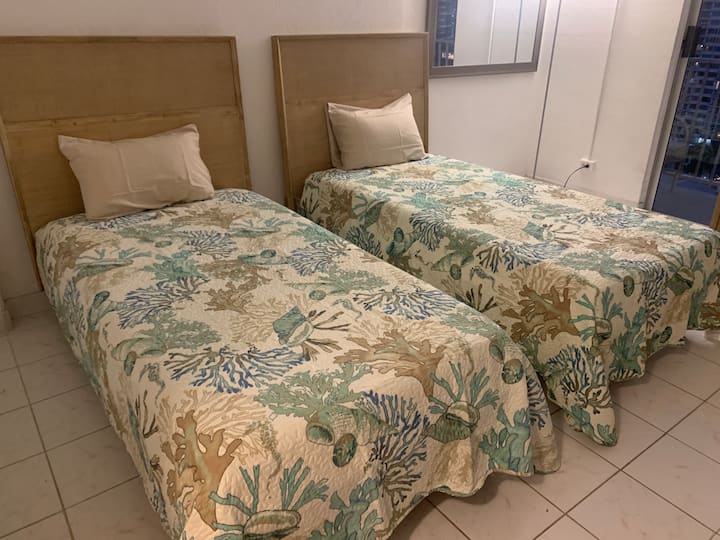 Waikiki Inn On The Park 19f/2 Twin Beds City View - Honolulu, HI