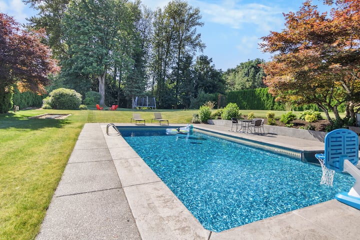 The Nox | Pool | Luxe | Poker - Abbotsford