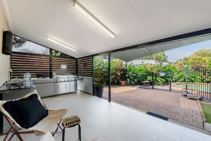 Nature's Nest: Pool ~ Spa ~ Outdoor Kitchen/dining - Darwin