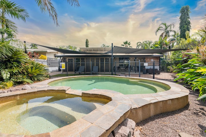 Nature's Nest: Pool ~ Spa ~ Outdoor Kitchen/dining - Darwin
