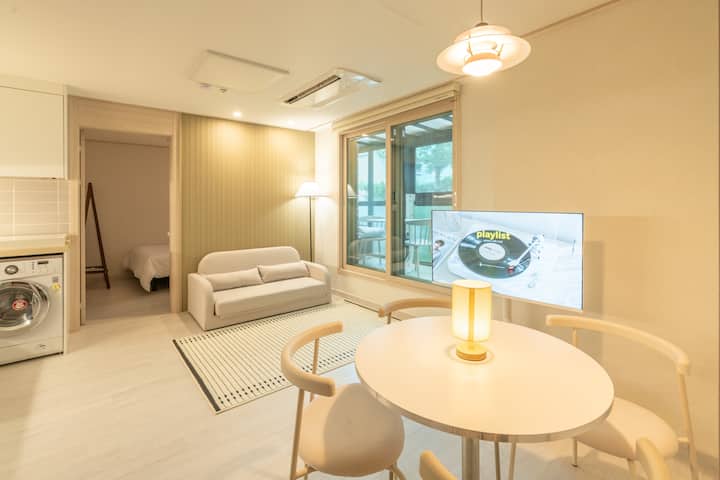 Middle In Myeongdong With Elevator - Seoul