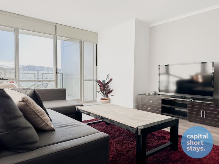 Top-floor City 2br Unit | City & Mountain Views - Canberra