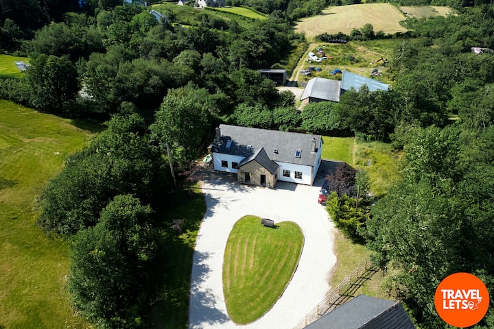 Workers Accommodation (4br House + 2br Apartment) - Letterkenny