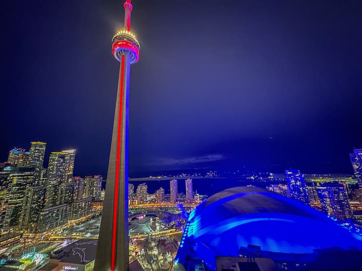 Gorgeous 2br With Direct Cn Tower View | Parking -
