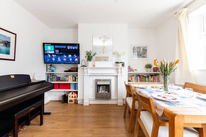 Bright 2-bed Flat By Thames & Fast London Access - Woolwich