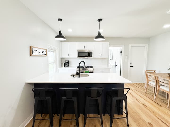 Jennifer's Elegant & Cozy Broadway Walkable Stay - 프로비던스