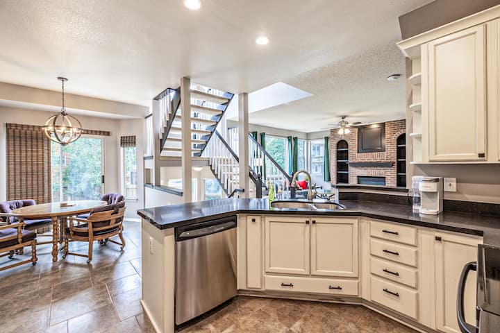 Spacious & Quiet 4br Home In Centennial - Centennial, CO
