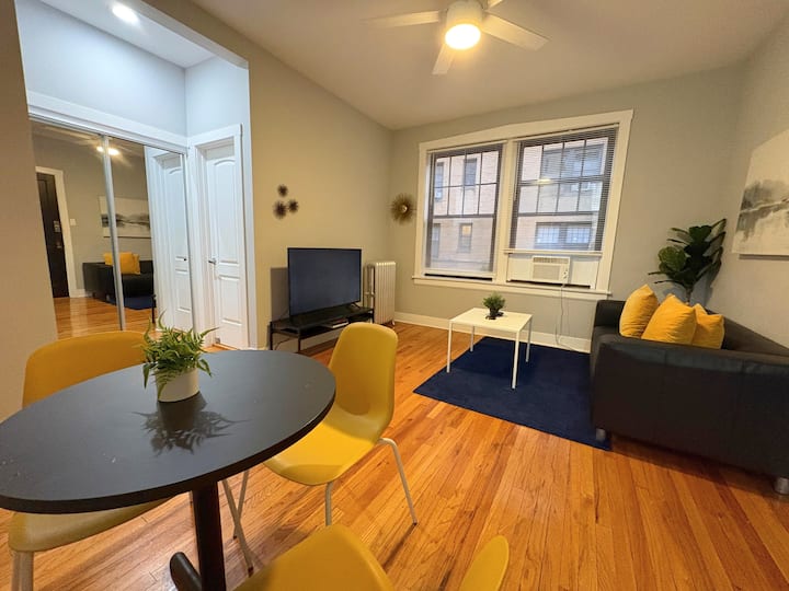 Complete & Convenient 1br Pad - Chicago