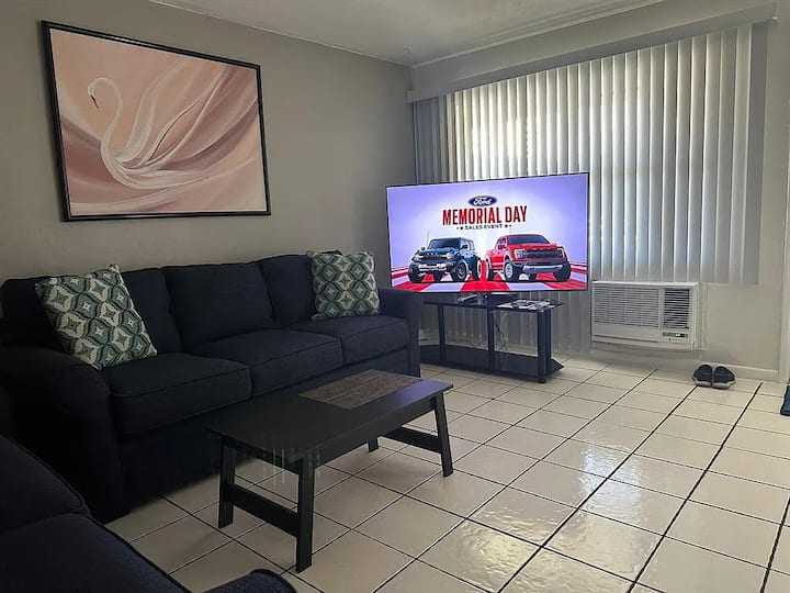 Spacious Beach Stay, Near Ocean +Parking+wifi #208 - Pompano Beach, FL