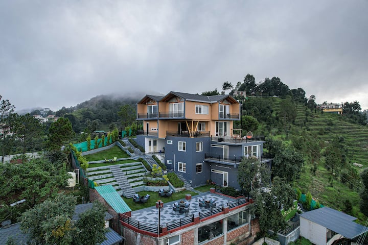 Pet-friendly 2-bhk W/ Shared Sit-out Area & Garden - Mukteshwar