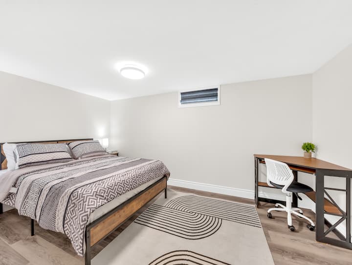 Private 1br Suite • 3 Min To Ambassador Bridge - Windsor