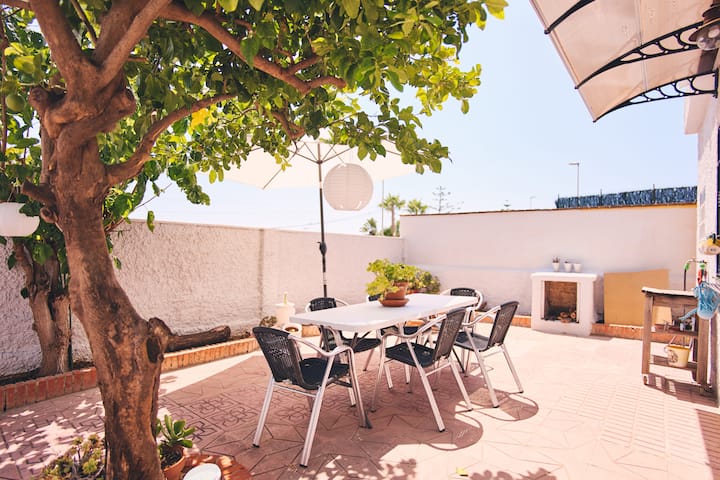 La Resaca: Chalet Con Jardín Y Bien Comunicado. - Rincón de la Victoria