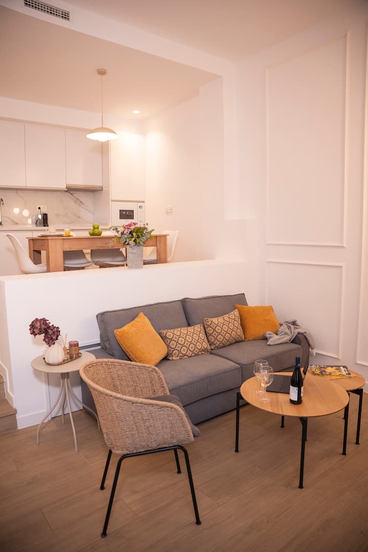 Apartamento De Dos Dormitorios En Centro Histórico - Seville, Spain